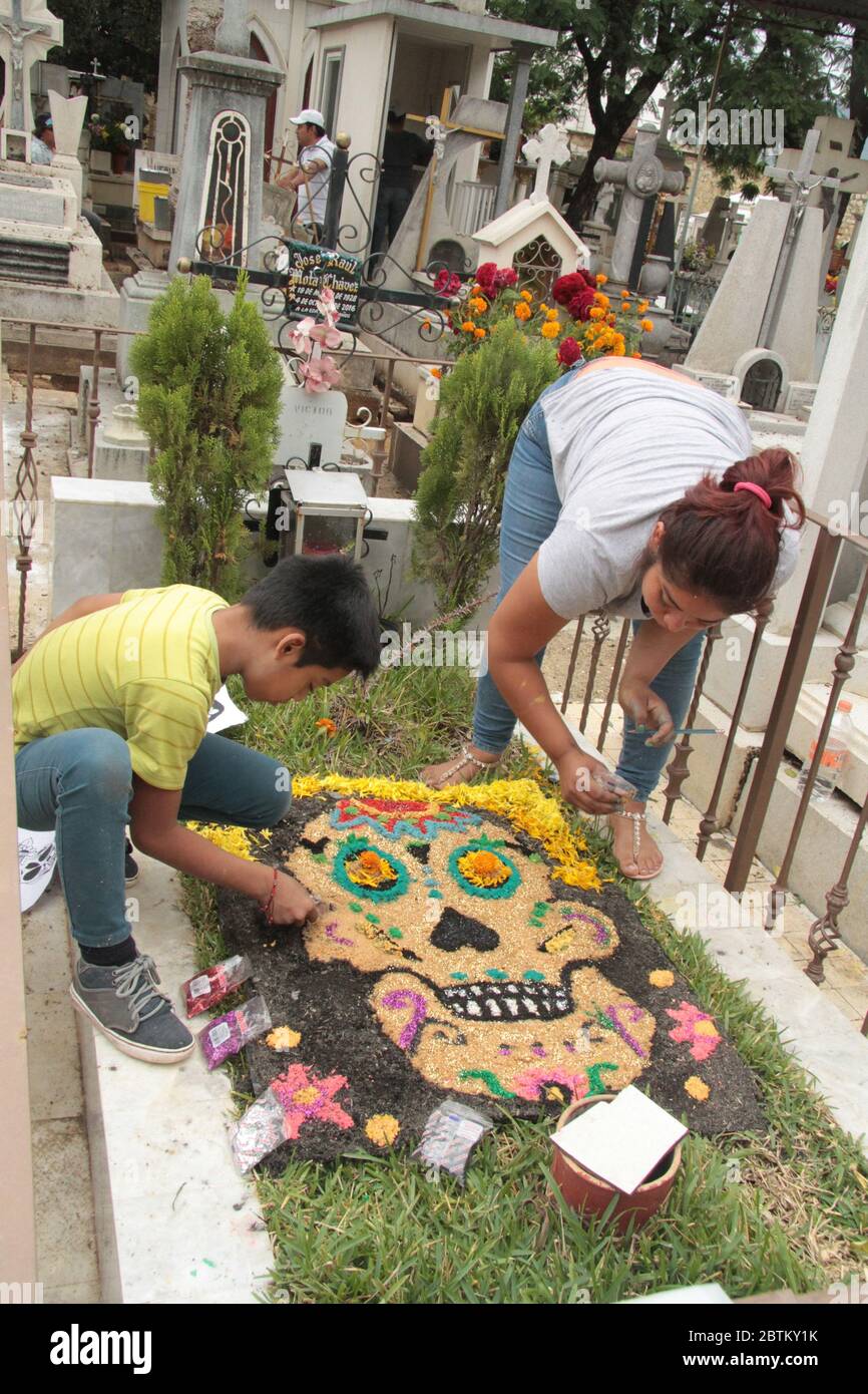 Day of the dead mexico grave hi-res stock photography and images - Alamy