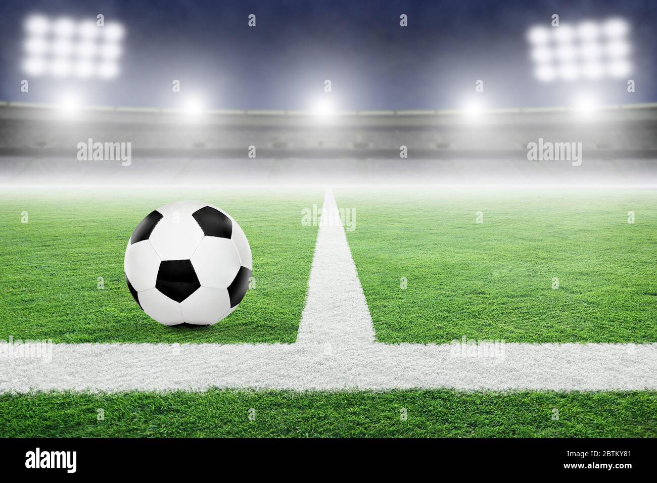 Empty crowd hi-res stock photography and images - Alamy
