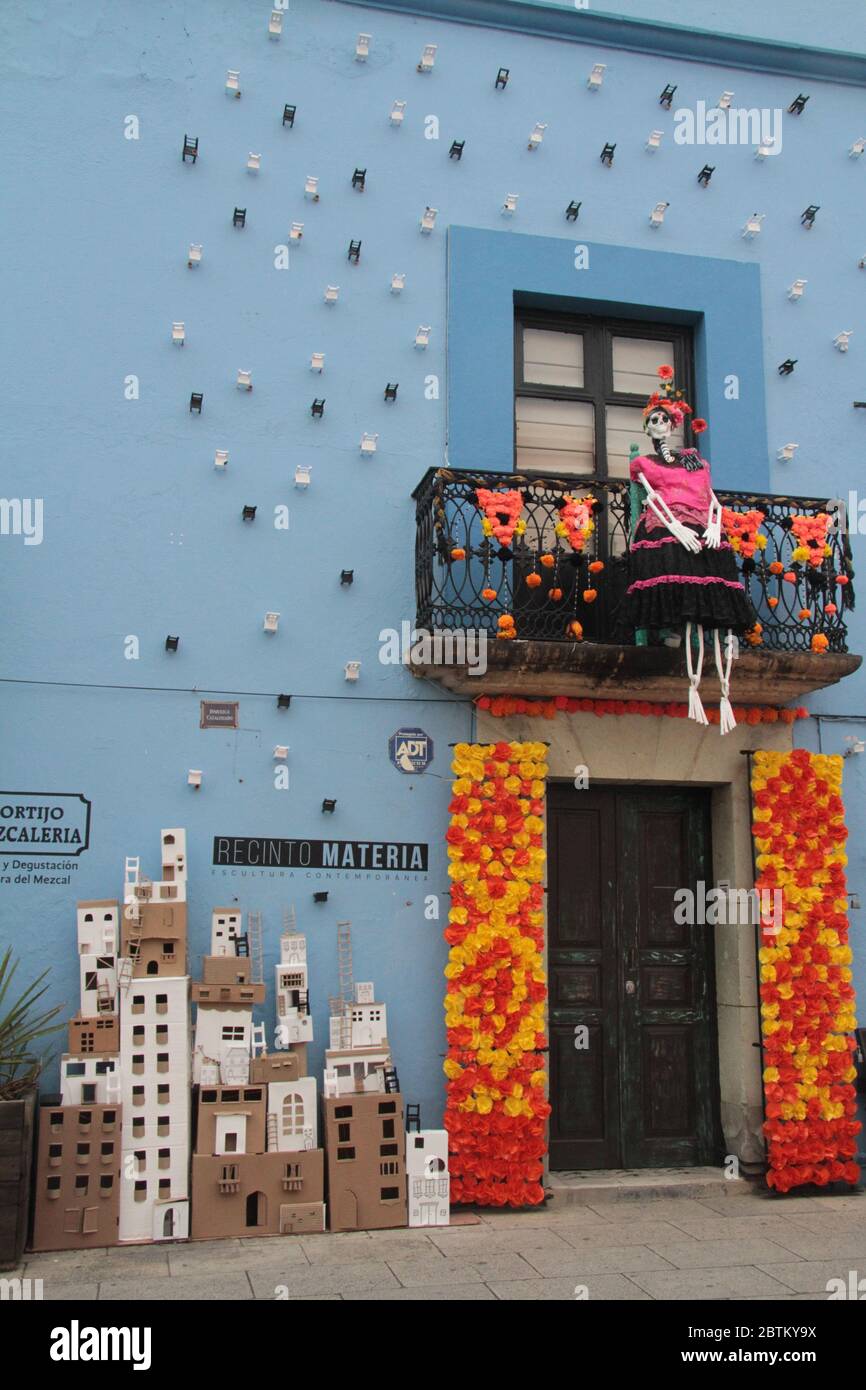 Oaxaca building, Day of the Dead Stock Photo - Alamy