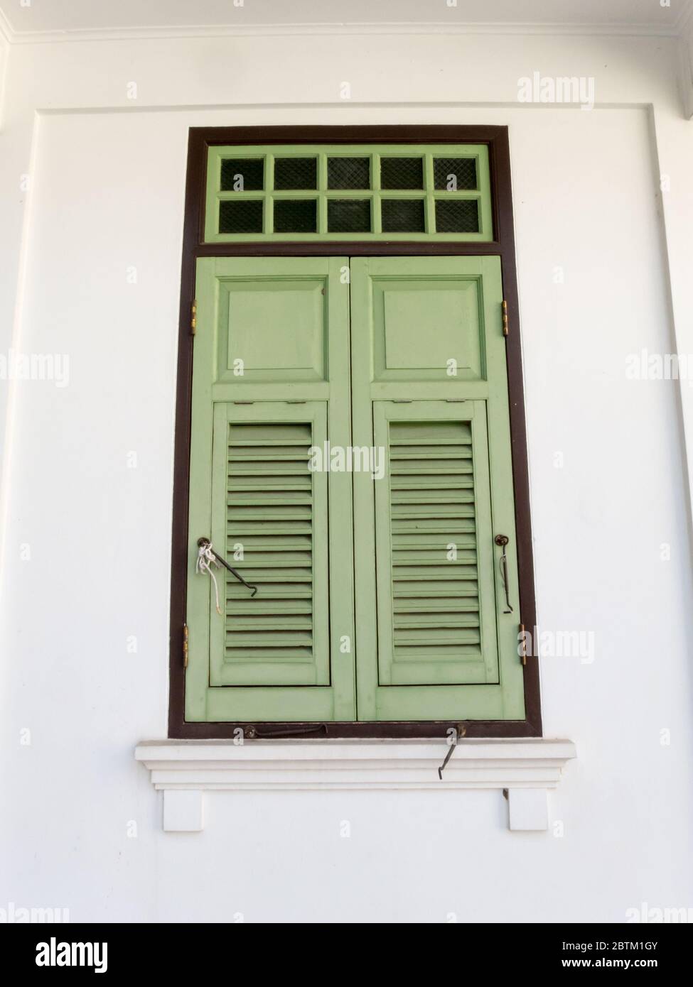 Vintage wooden window Stock Photo - Alamy