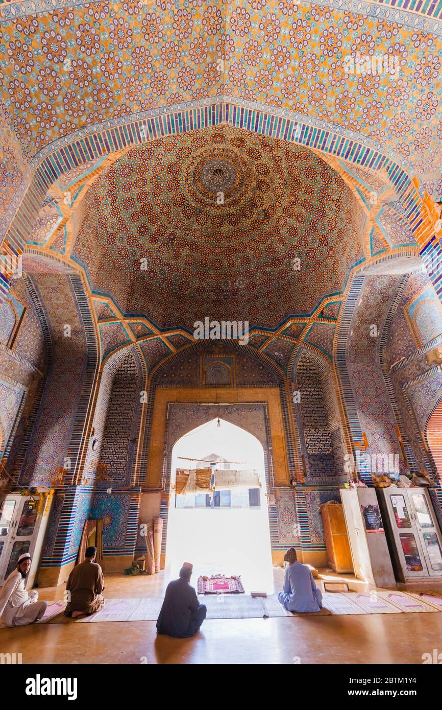 Interior with dome ceiling at Shah Jahan Mosque, Jamia Masjid of Thatta ...