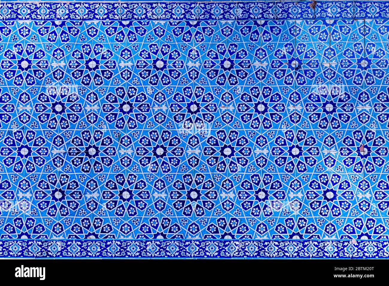 Geometric color tile at Shah Jahan Mosque, Jamia Masjid of Thatta ...
