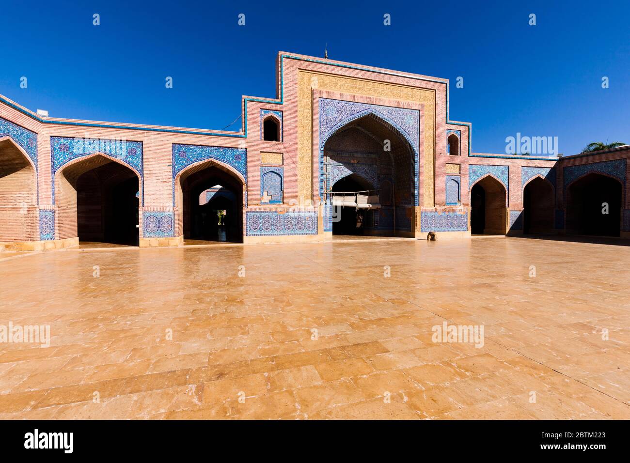 Courtyard of Shah Jahan Mosque, Jamia Masjid of Thatta, Thatta, Sindh ...