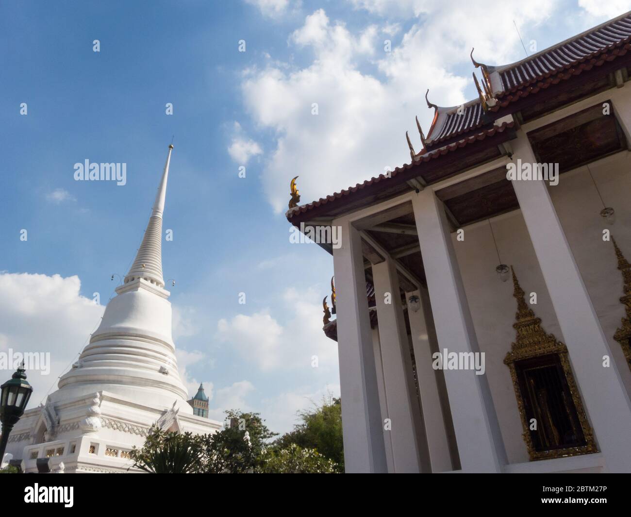 Bangkok wat pathum wanaram hi-res stock photography and images - Alamy