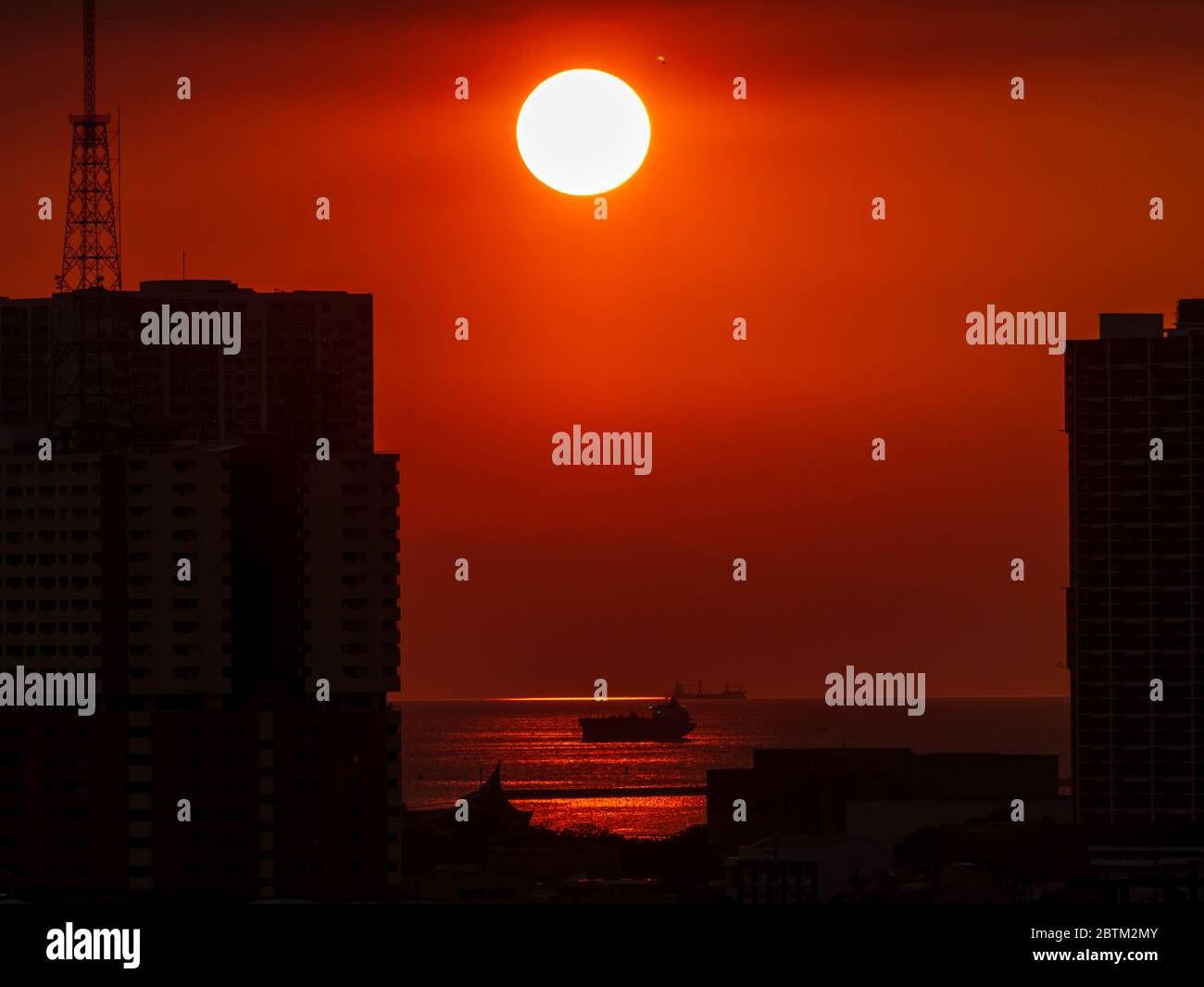 beautiful sunset at Manila Bay, Manila, Philippines Stock Photo - Alamy