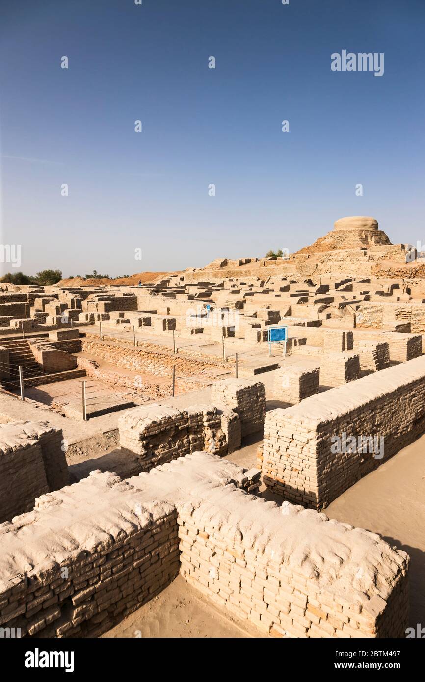 Great bath of mohenjo daro hi-res stock photography and images - Alamy