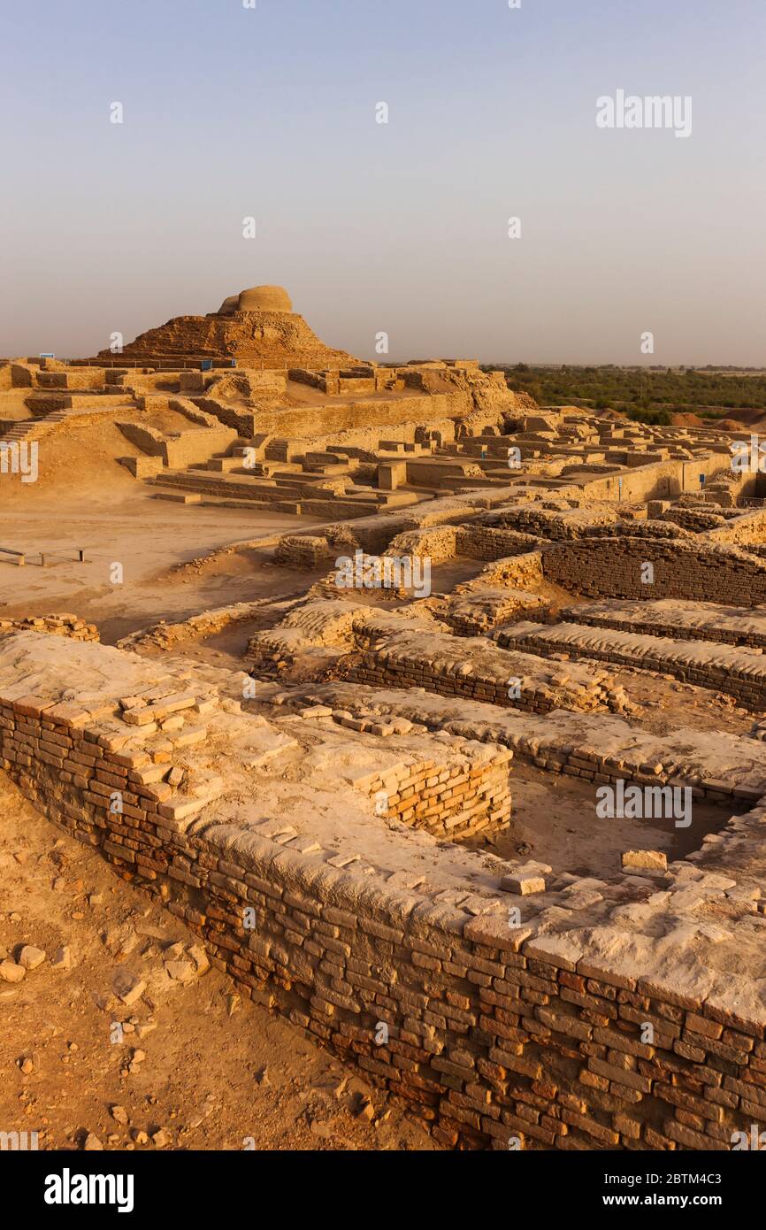 Mohenjo daro, Buddhist stupa, Indus Valley Civilisation, 2500 BCE ...
