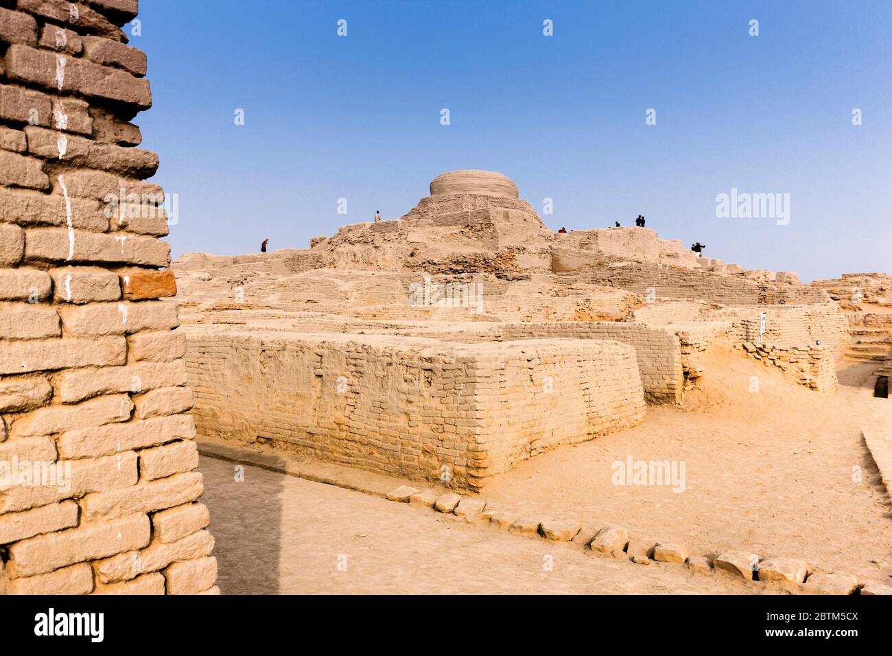 Mohenjo daro, Buddhist stupa, Indus Valley Civilisation, 2500 BCE ...