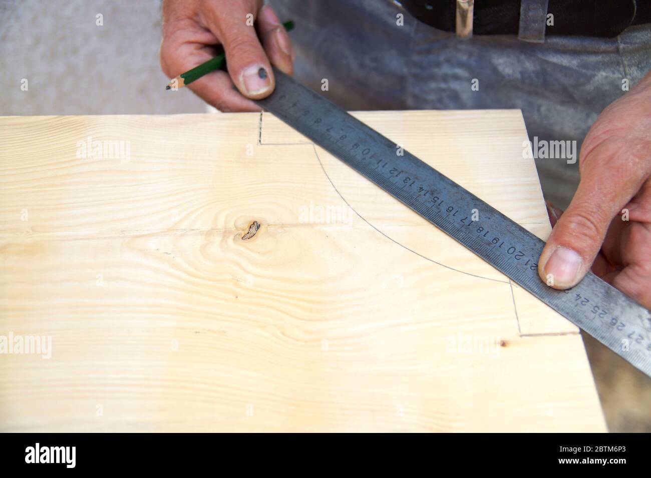 Dovetail joint table High Resolution Stock Photography and Images - Alamy