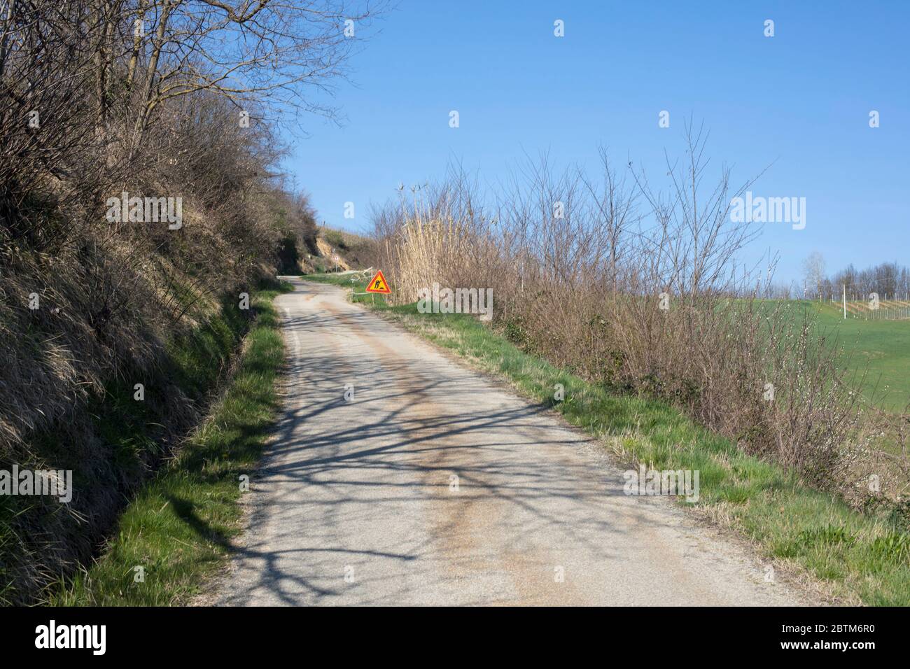 Back road country hi-res stock photography and images - Alamy