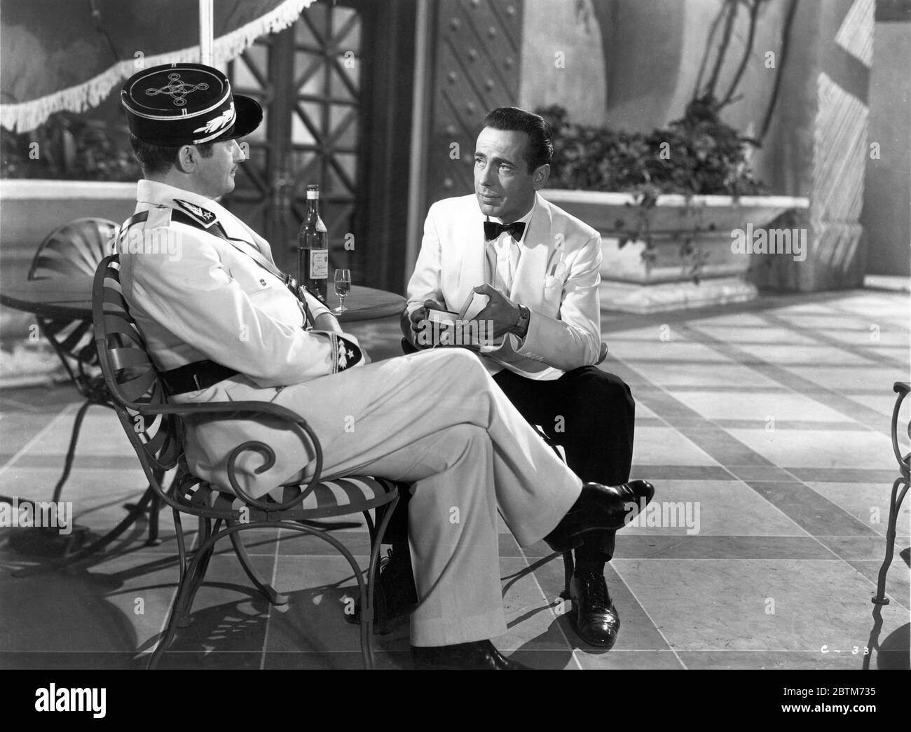 Casablanca movie captain hi-res stock photography and images - Alamy