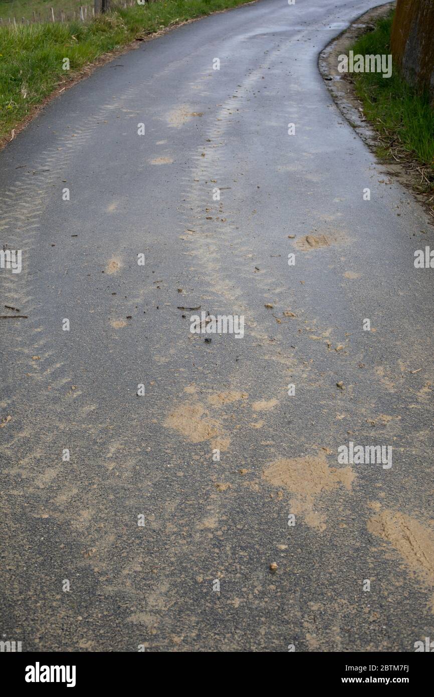 Italian mud country lane Stock Photo - Alamy