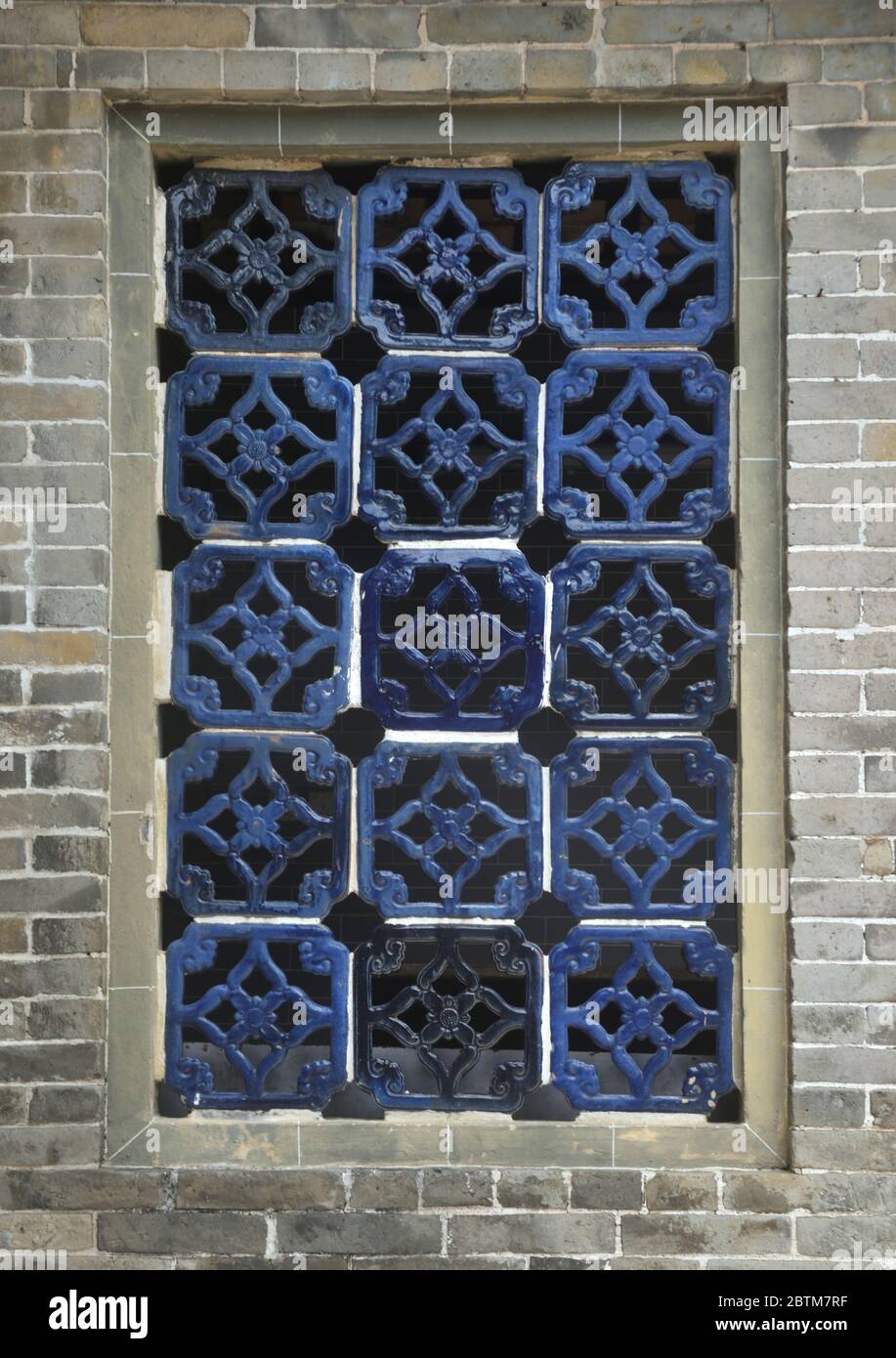 Classic Chinese glazed glass grid window Stock Photo - Alamy