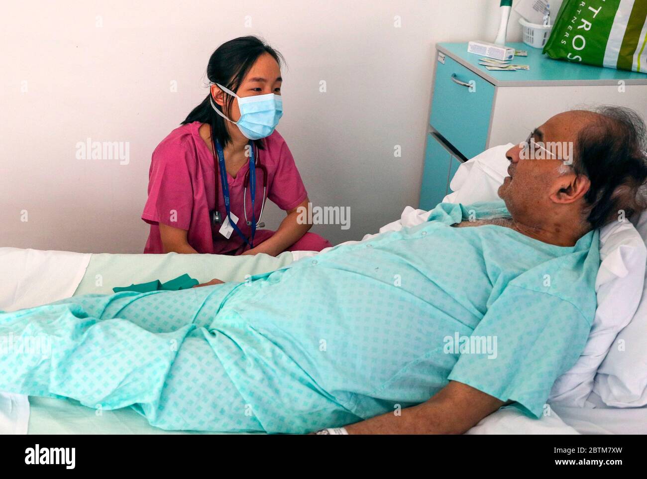 Patient Hitesh Patel talks to doctor Jasmine Gan on a Covid recovery ...