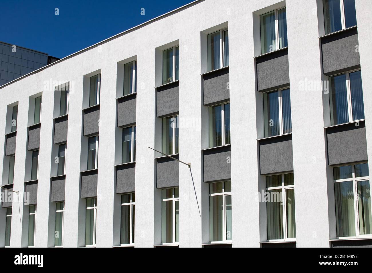 Three story building hi-res stock photography and images - Alamy