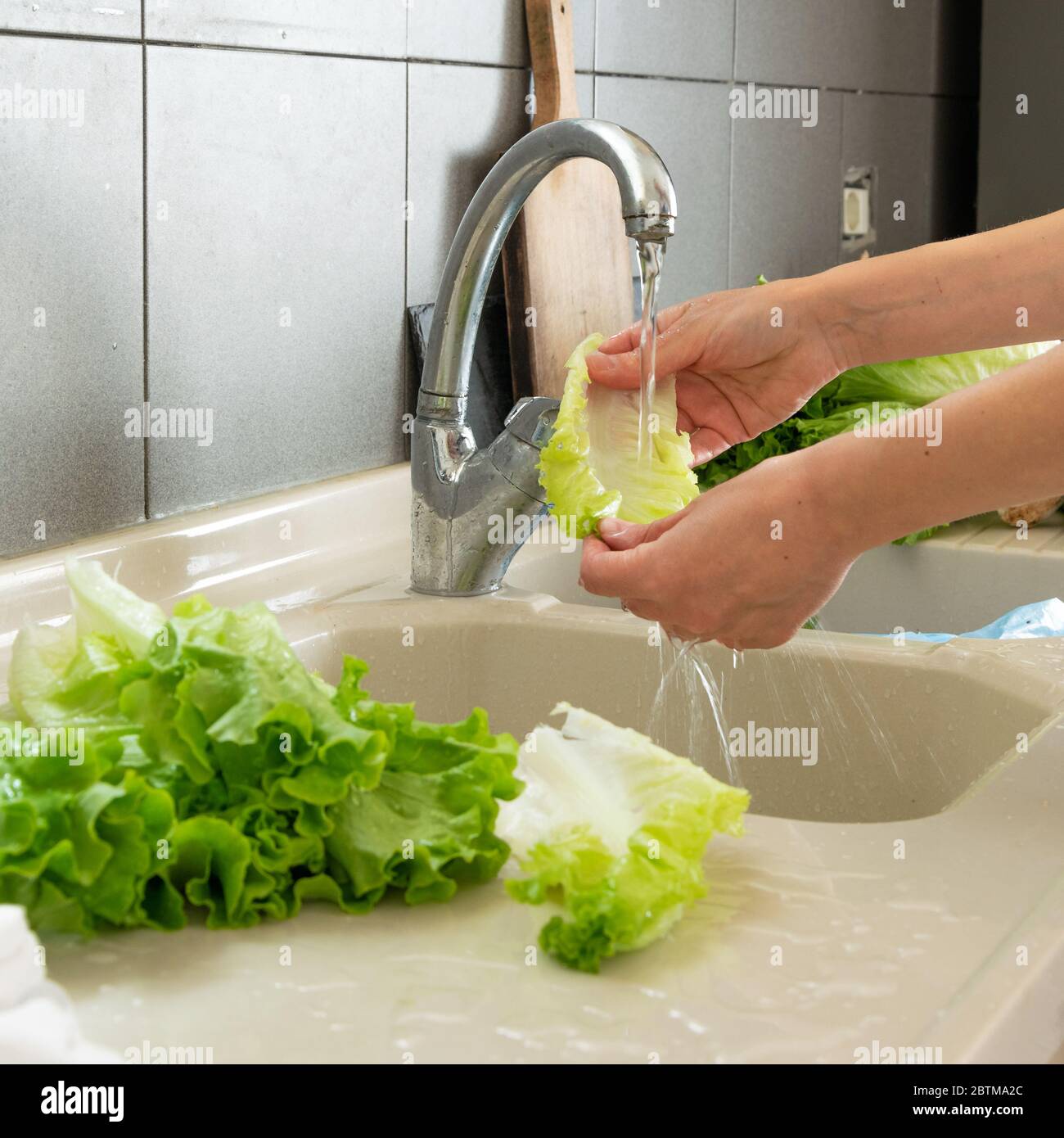 Cook washing hands hi-res stock photography and images - Alamy