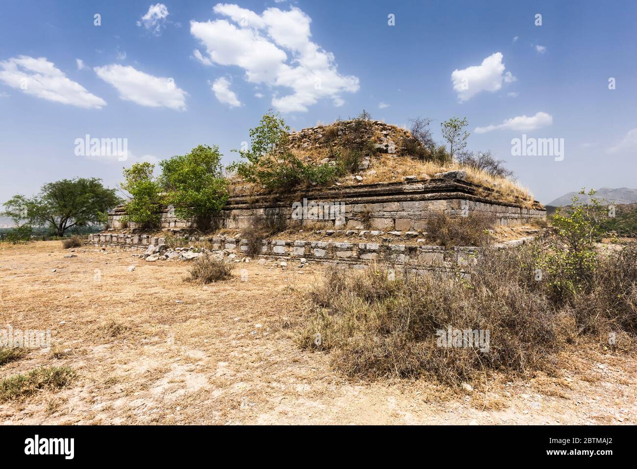 Kunala stupa hi-res stock photography and images - Alamy