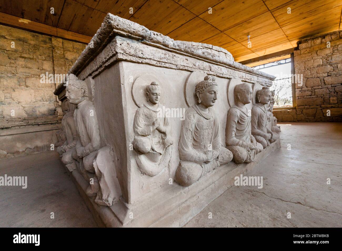 Buddha statues of Jaulian Stupa, Ancient city of Taxila, Jaulian ...