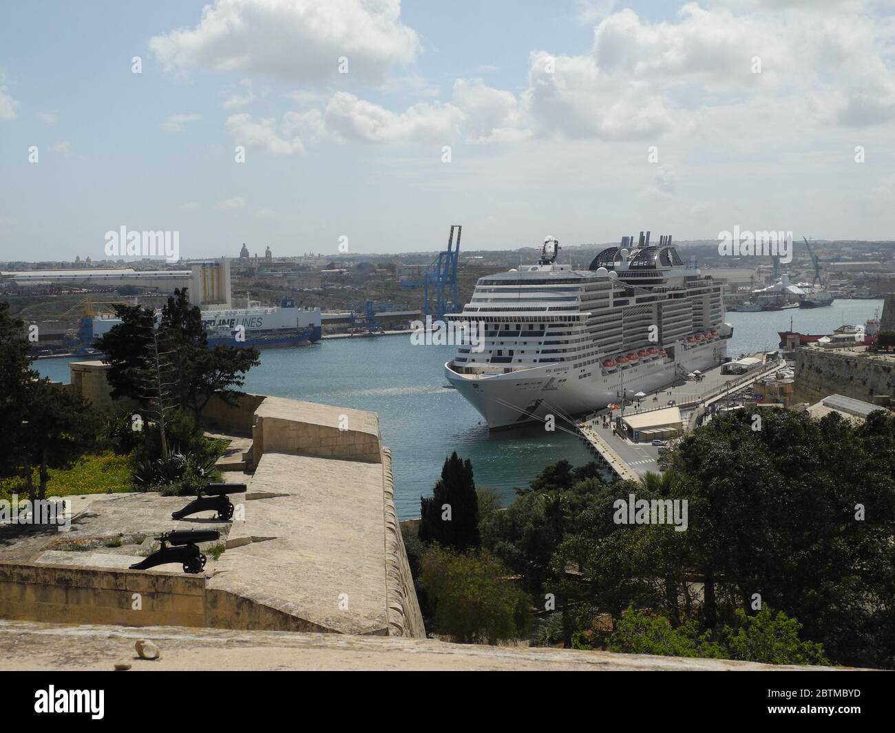 CRUISE SHIP DOCK VALETTA MALTA WIDE VIEW Stock Photo - Alamy