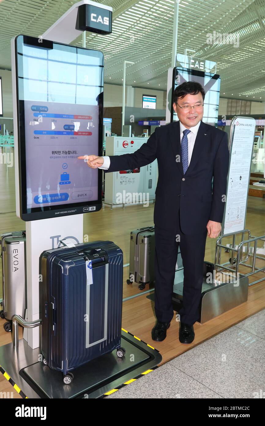 27th May, 2020. Smart baggage scale Koo Bon-hwan, head of Incheon ...