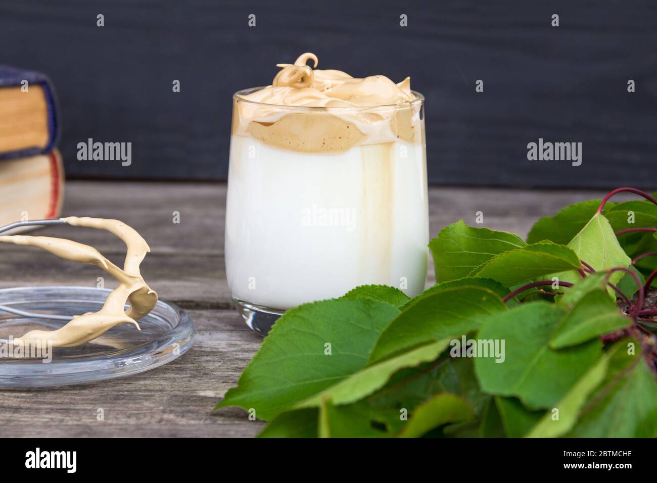 Dalgona korea hi-res stock photography and images - Alamy