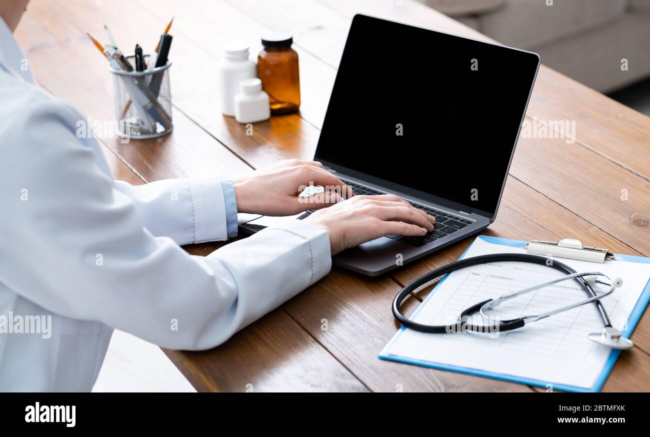 Doctor working hi-res stock photography and images - Alamy