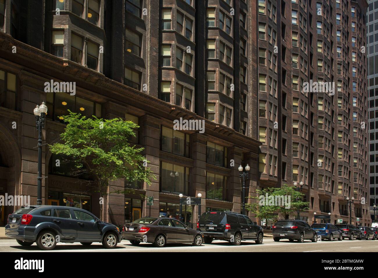 Horizontal view of part of the Monadnock Building façade, Chicago ...
