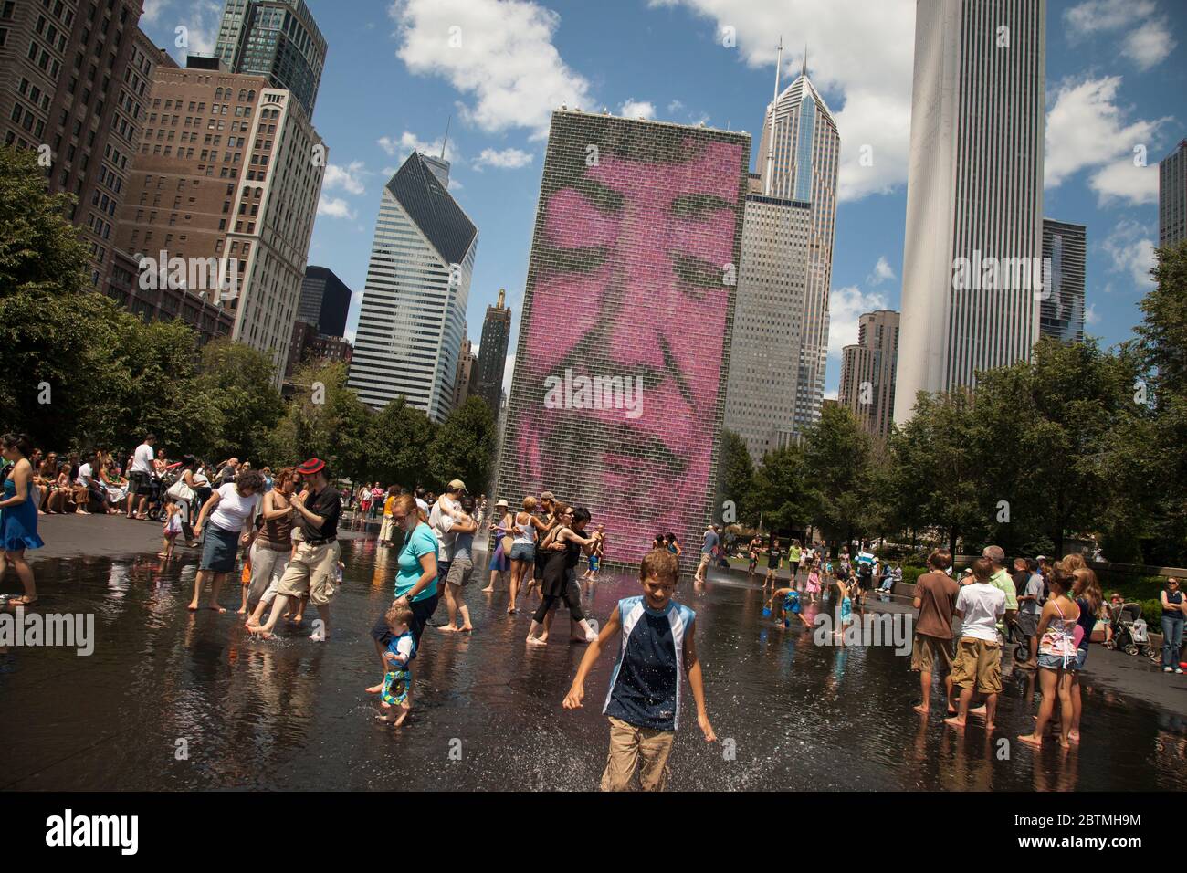 Some people, tango dancers and children splashing water, enjoying Jaume ...