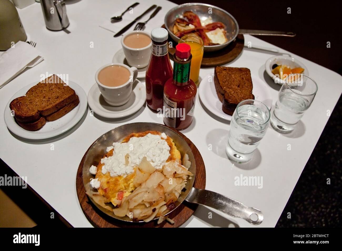 American breakfast at the famous Lou Mitchell's, Route 66 starting ...