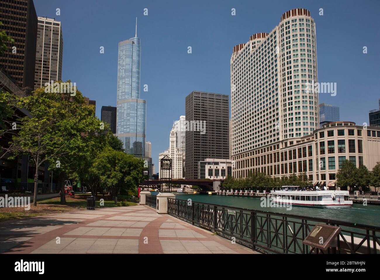 Horizontal view of the Chicago Riverwalk on a sunny day, with the Trump ...
