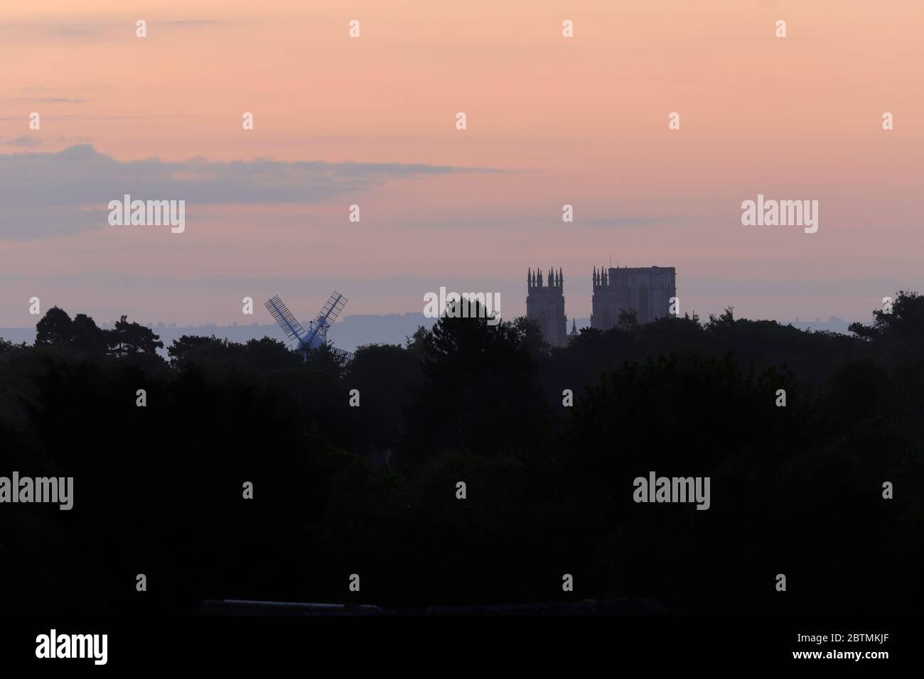 Holgate Windmill with York Minster during sunrise in York Stock Photo ...