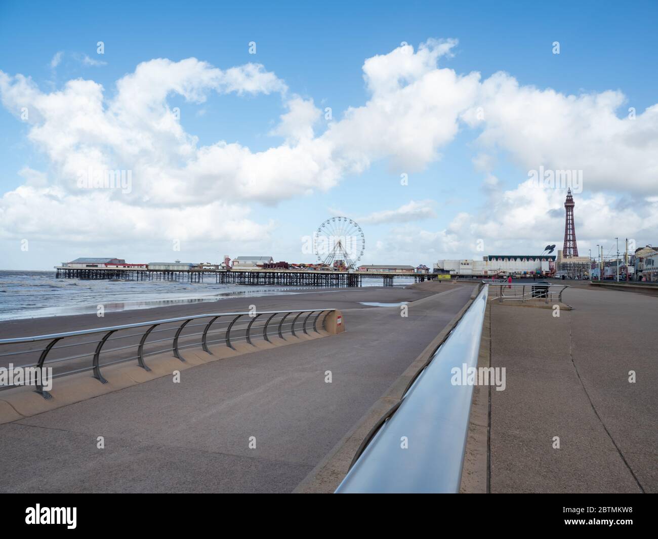 Pleasure beach and blackpool tower hi-res stock photography and images ...