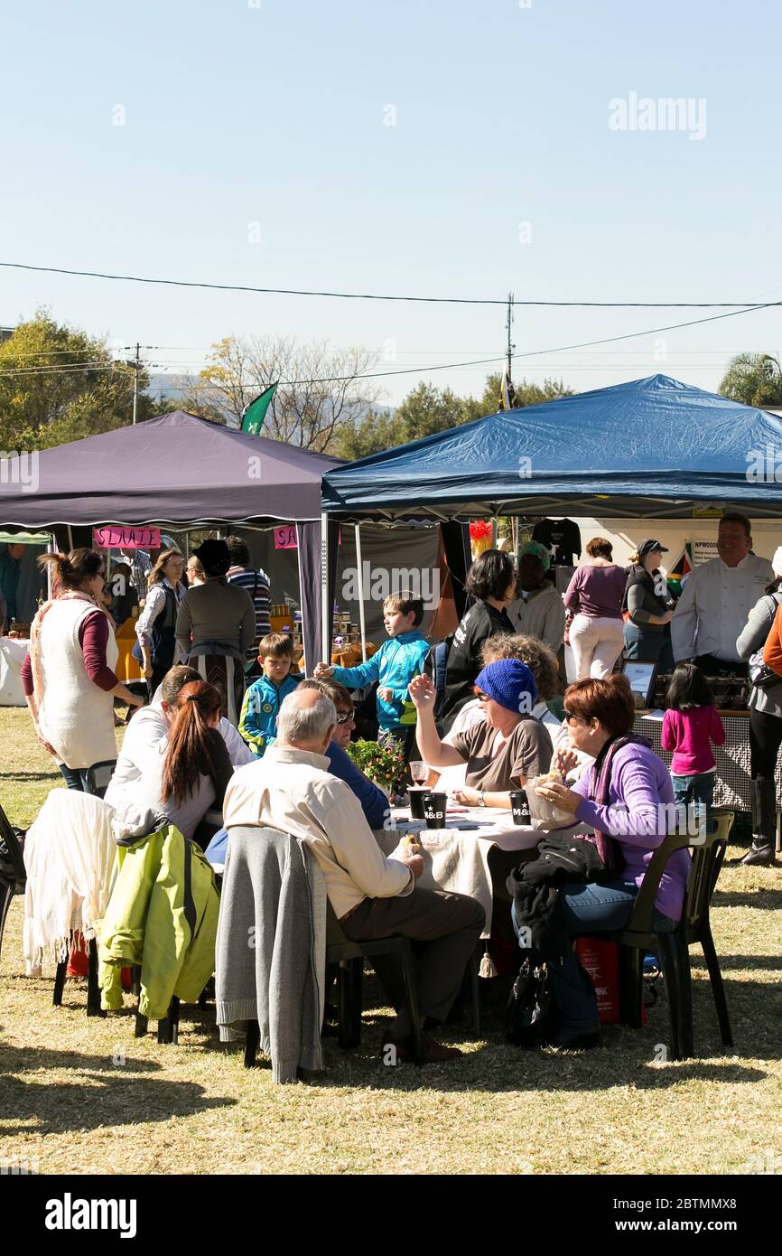 Market crowd johannesburg south africa hi-res stock photography and ...