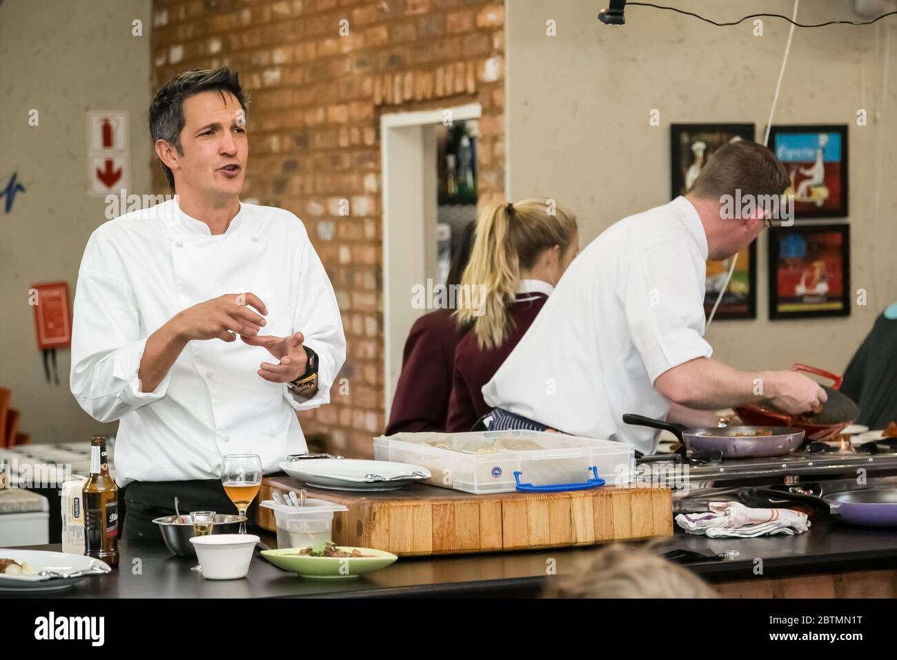 Cooking class audience hi-res stock photography and images - Alamy