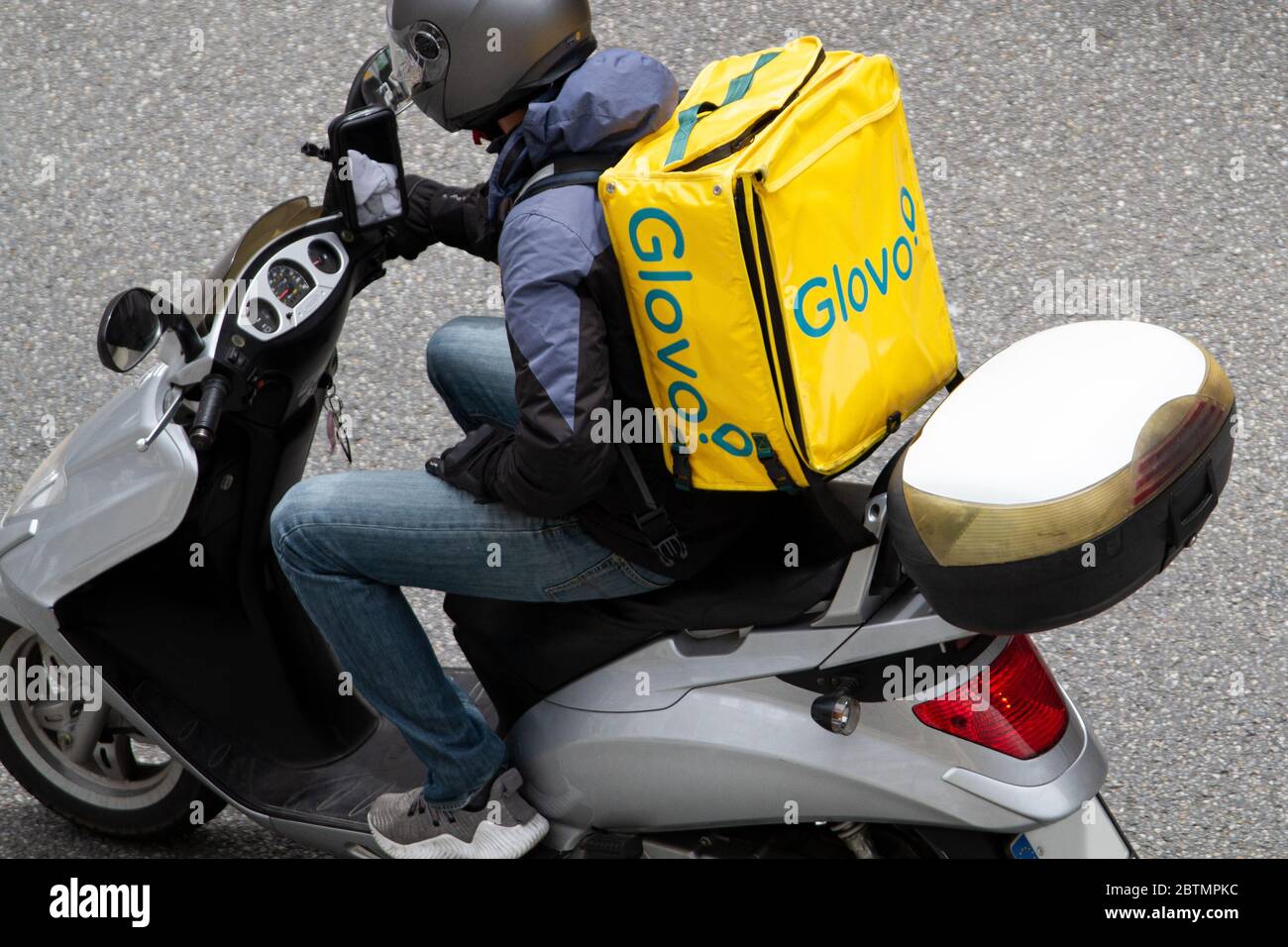The glovo courier hi-res stock photography and images - Alamy