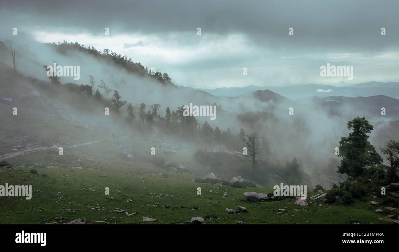 Foggy pictures in india hi-res stock photography and images - Alamy