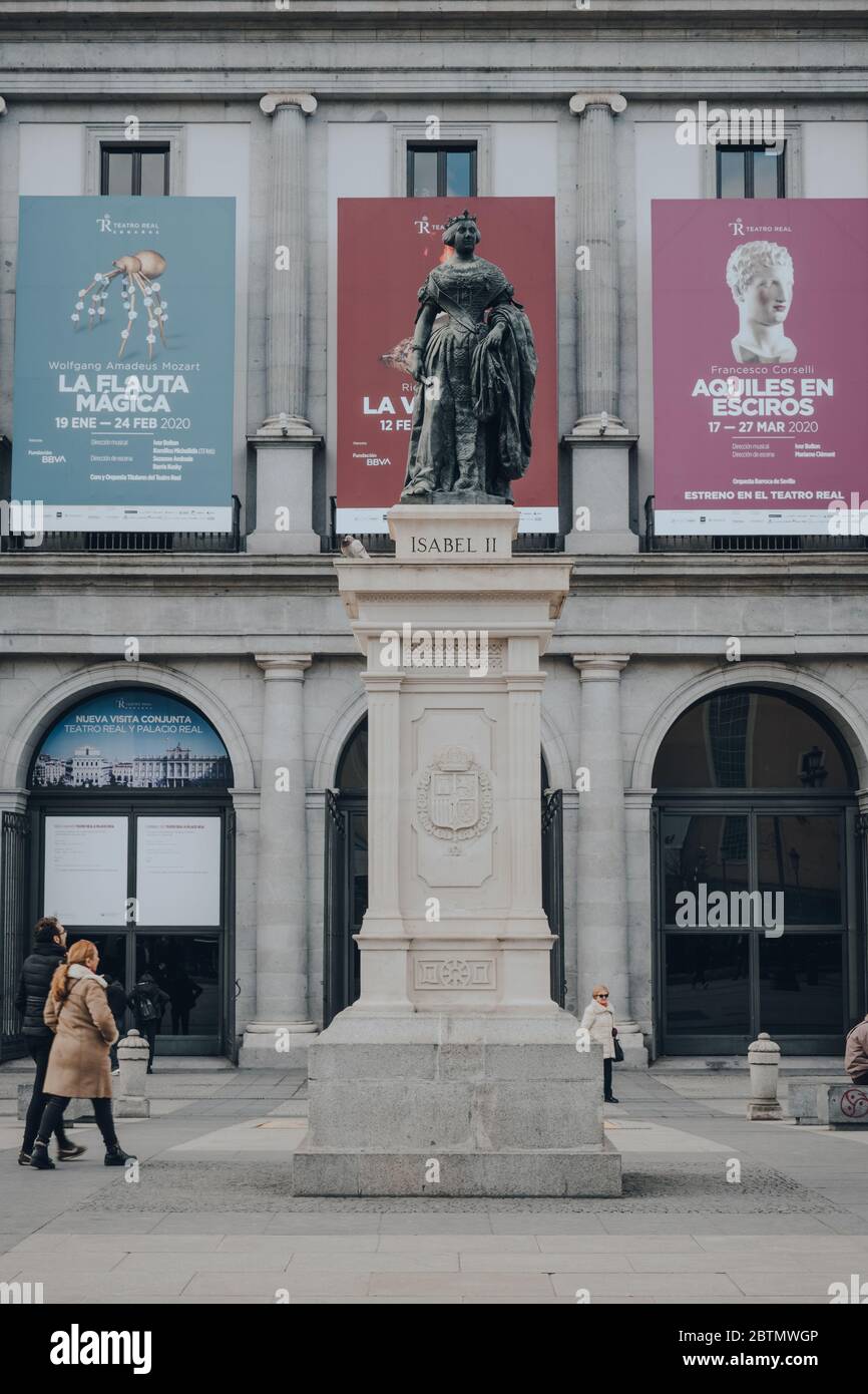 Statue of isabel ii hi-res stock photography and images - Alamy