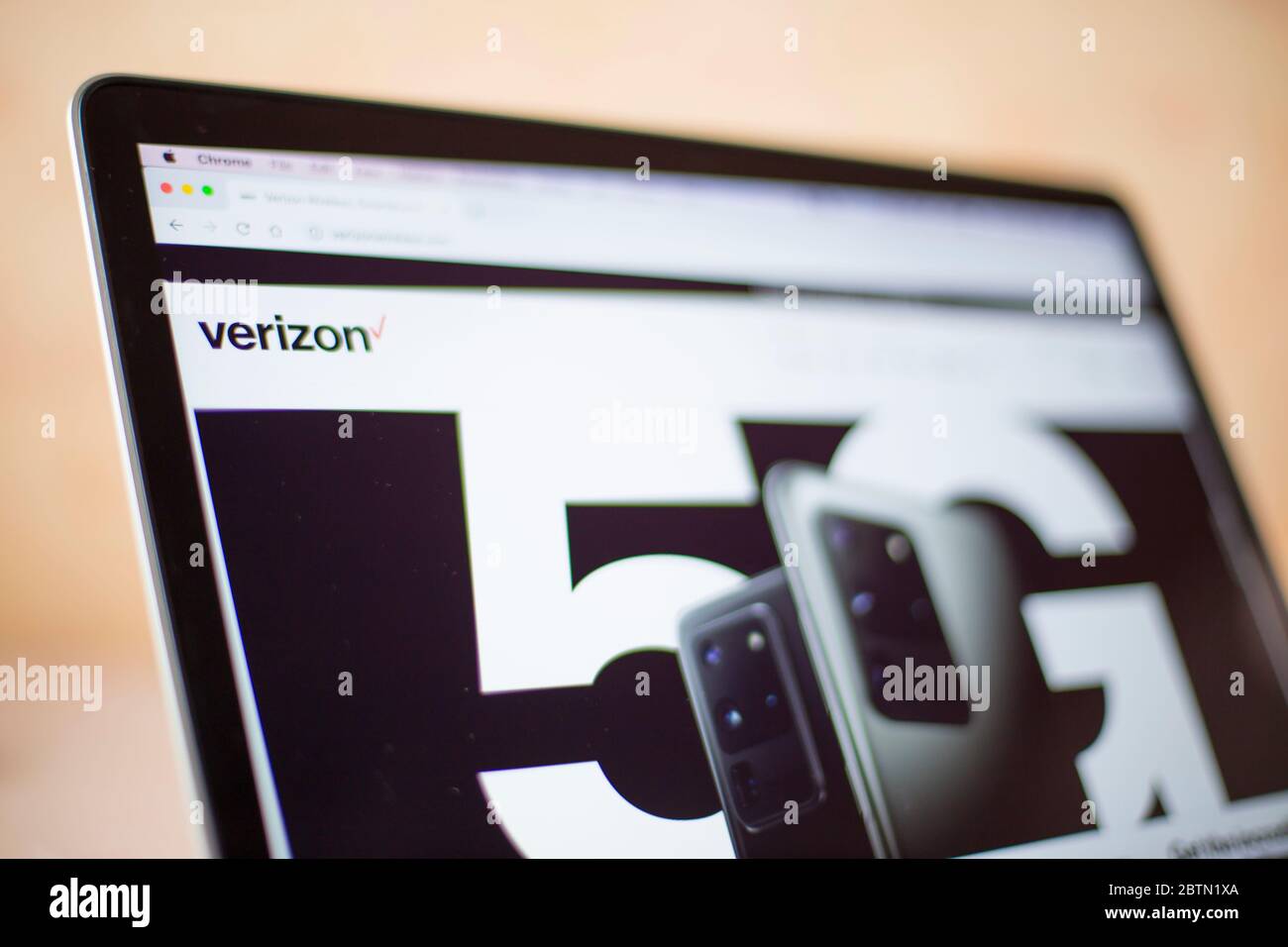 Verizon company web site on computer screen Stock Photo - Alamy