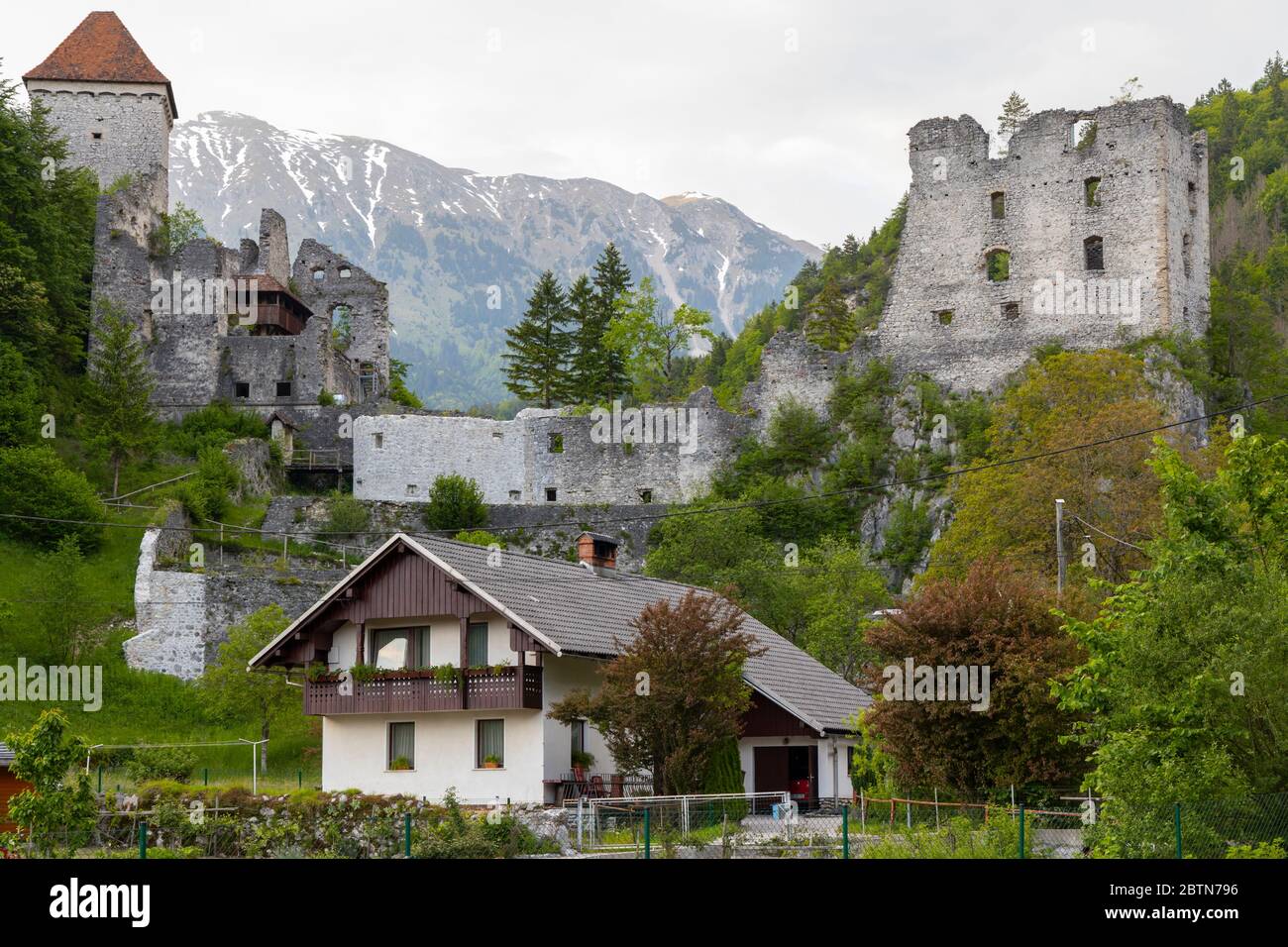 Slovenia grad kamen kamen castle hi-res stock photography and images ...
