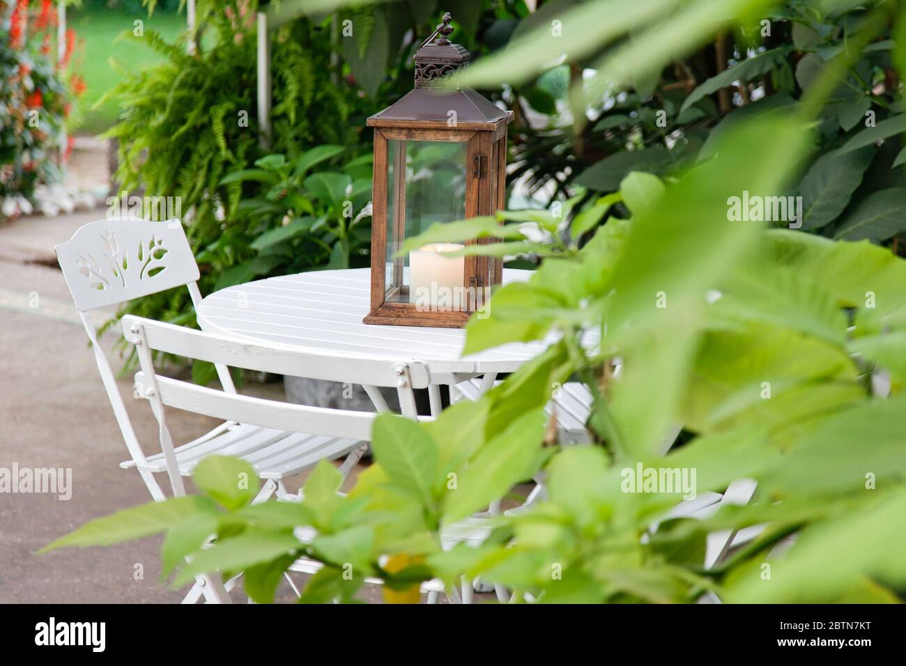 table and chairs in beautiful garden Stock Photo - Alamy