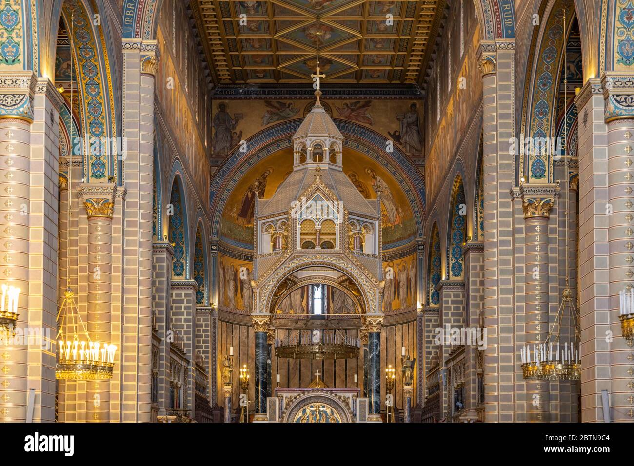 Interior basilica st peter pecs hi-res stock photography and images - Alamy