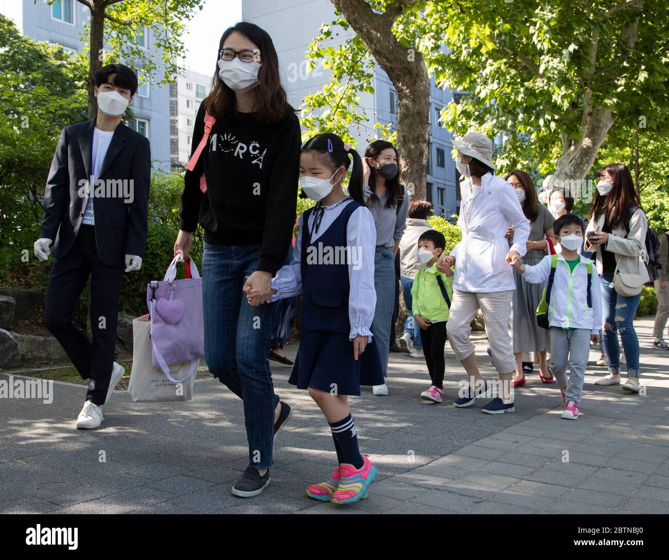 Seoul, South Korea. 27th May, 2020. Students return for classes at ...