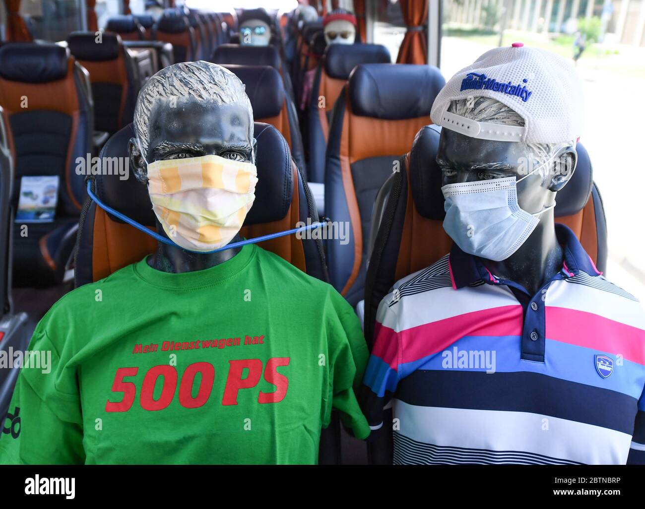 100 buses hi-res stock photography and images - Alamy