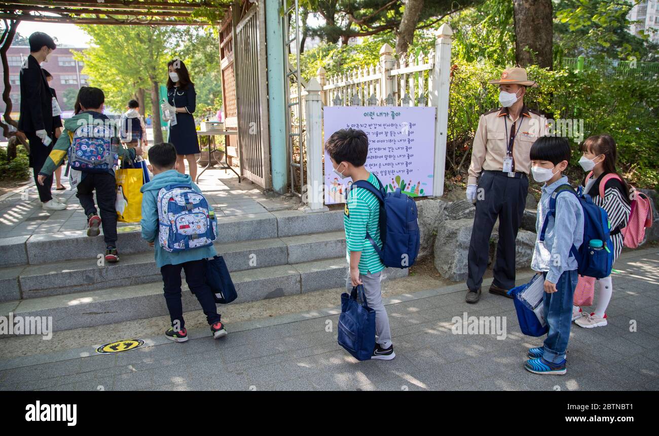 Seoul, South Korea. 27th May, 2020. Students return for classes at ...