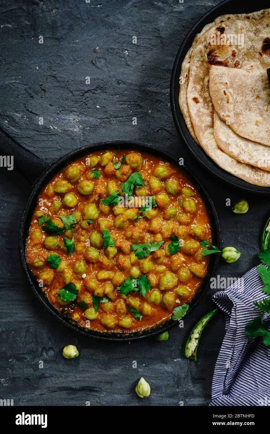 Green Chana Masala with Roti/ Hare channe ki sabzi Stock Photo - Alamy