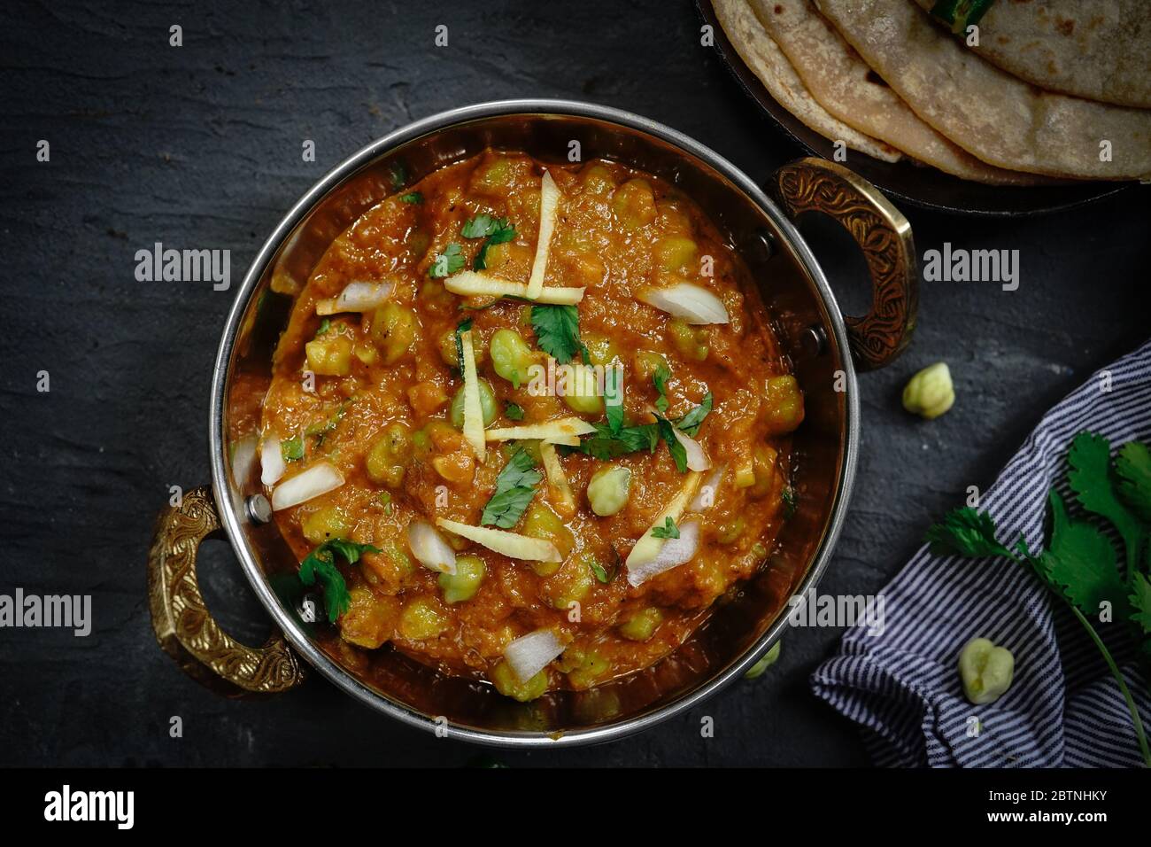 Green Chana Masala with Roti/ Hare channe ki sabzi Stock Photo - Alamy