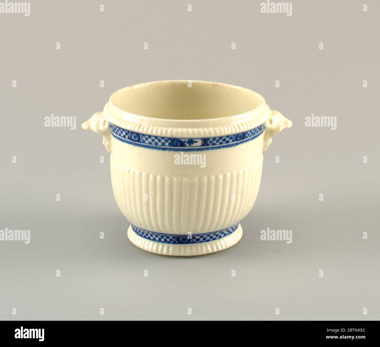 Wine Bottle Cooler with Blue Borders Seau DemiBouteille. Research in ...