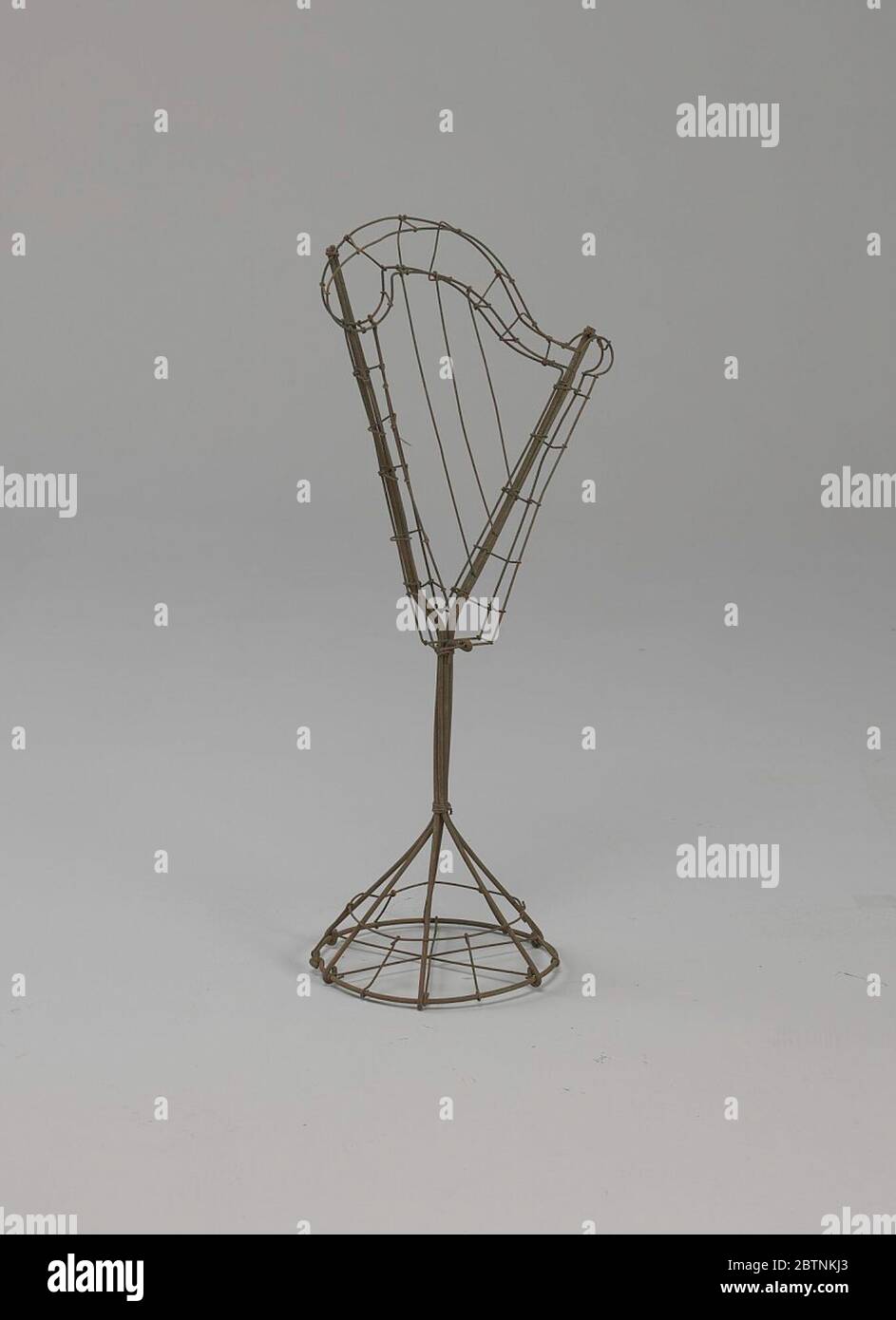 Frame harp hi-res stock photography and images - Alamy