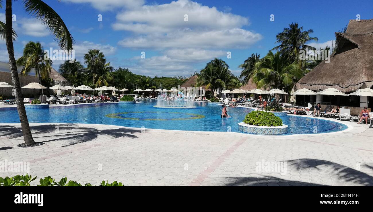 Child vacation cancun holiday hi-res stock photography and images - Alamy