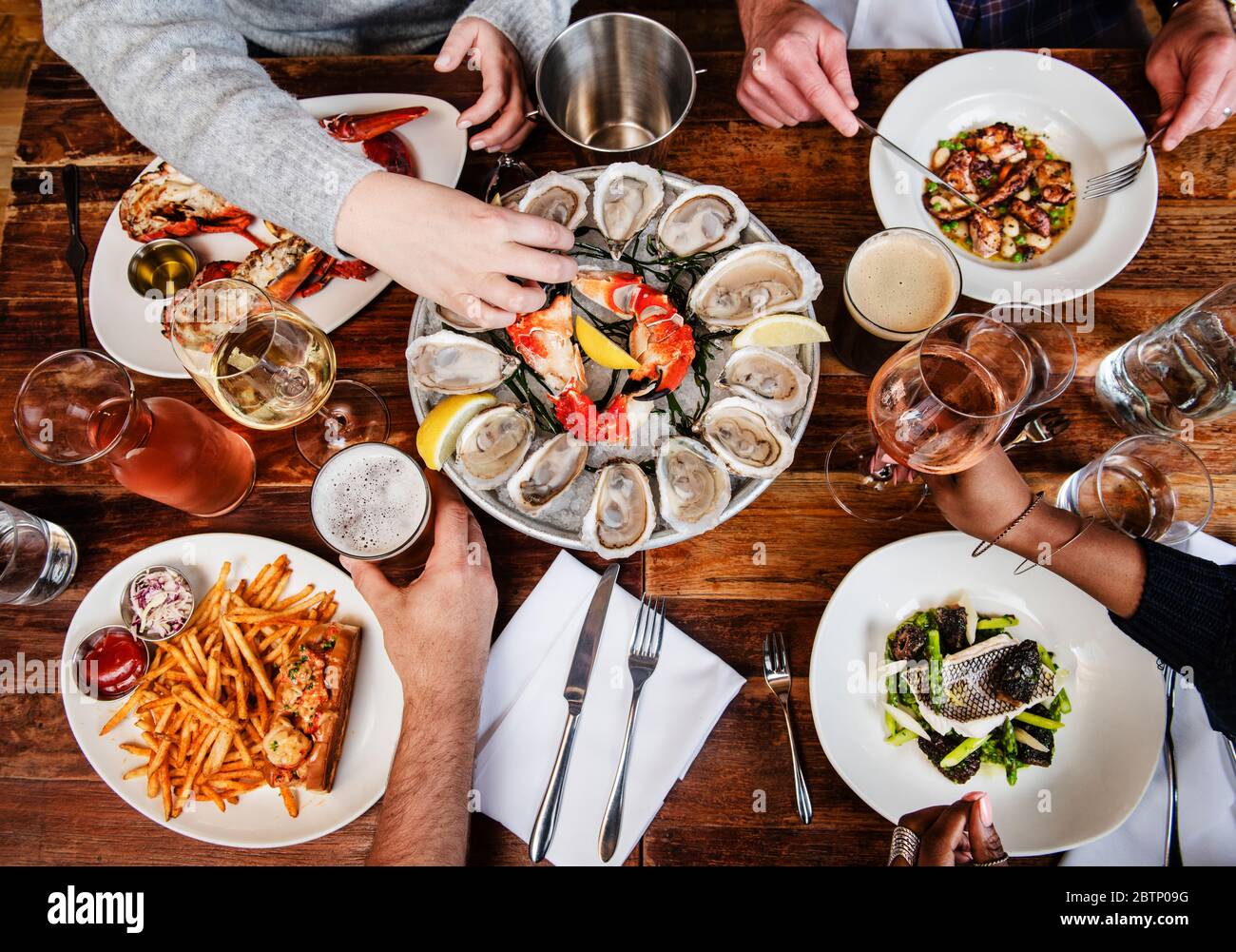 Dinner with friends restaurant hi-res stock photography and images - Alamy